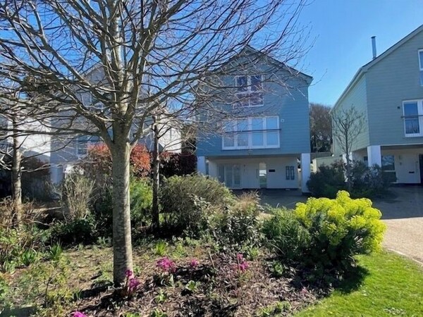 5 Bed New England Style House - Nr Yarmouth - Isle of Wight