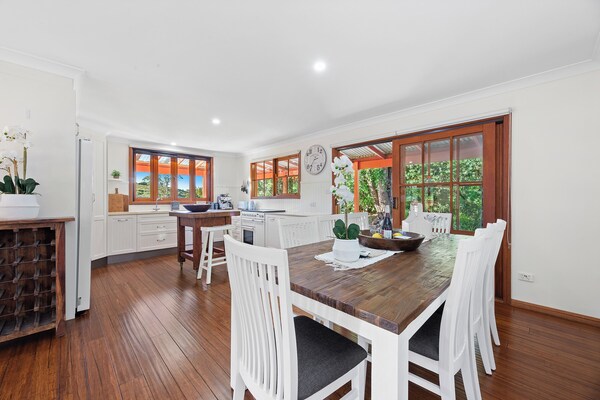 Relax With Your Best Friend In The Heart Of Tilba - South Coast