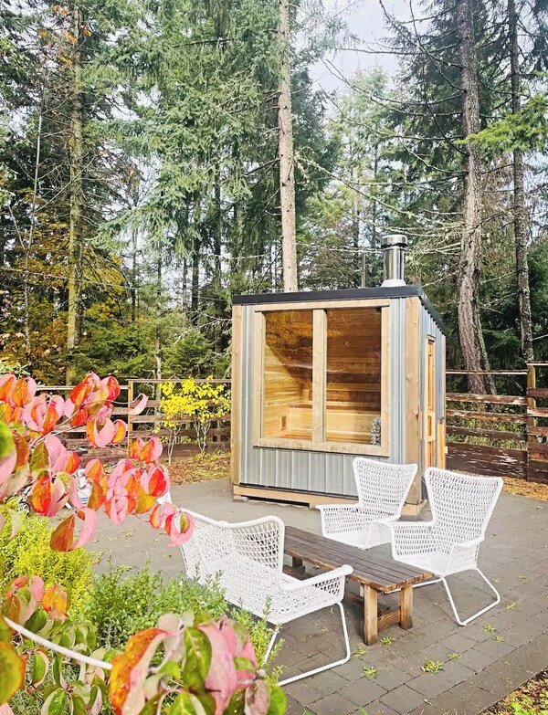 The Perfectly Peaceful Wildflower House - Salt Spring Island