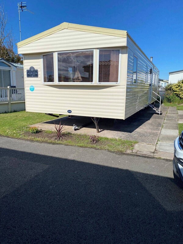 3 Bed Caravan Rob In Rhyl - Rhyl