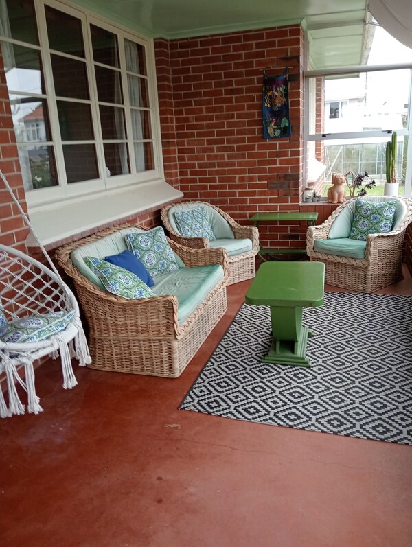 Comfortable Family Home With Beautiful Wild Gardens To Enjoy. - Oamaru