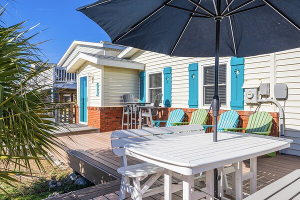 Classic 2nd Row Beach Home, Dog Friendly, Steps To Beach - Oak Island, NC