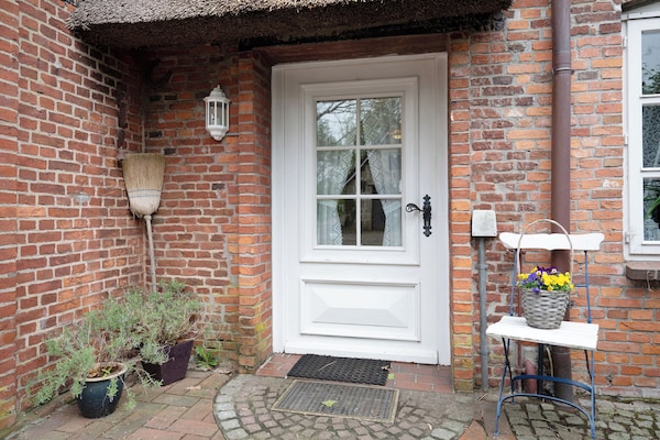 'Kleine Ferienwohnung' Mit Gemeinsamer Terrasse, Gemeinsamem Garten Und Wi-fi - Leck