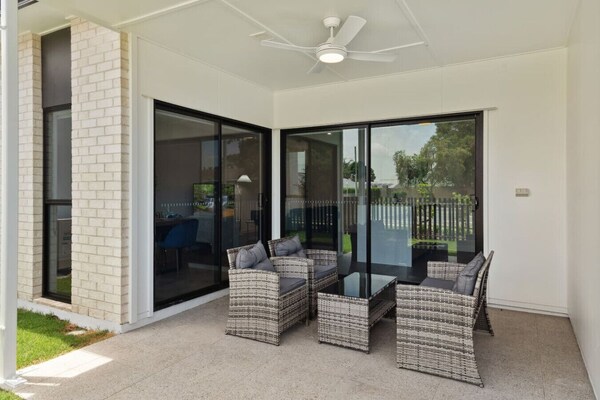 Brandnew Modern 4br House W/parking/yard/mall/park - Brisbane