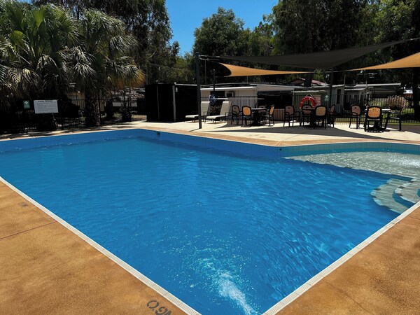 Retreat On Estuary !\Nhuge Waterfront Residence For Large Groups To Enjoy - Mandurah