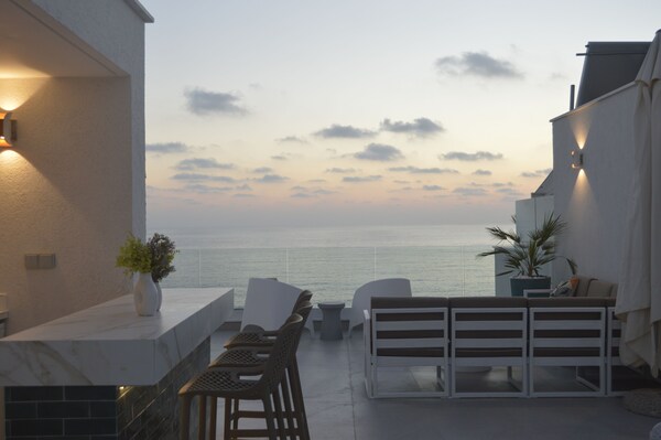 Olymp Luxury House - Beachfront House With Amazing Sea Views And A Private Pool. - Paphos