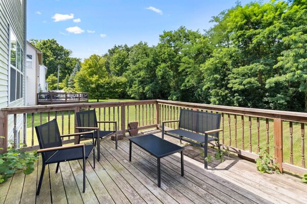 Quiet Suburban Home With Cozy 70's Art-deco Flair - Ann Arbor, MI