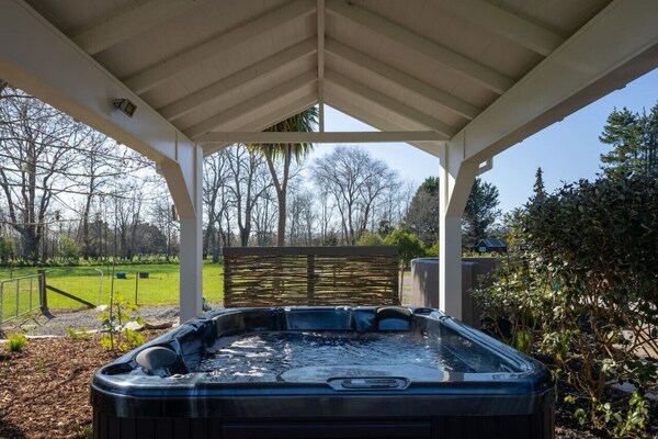 Nelson Rural Retreat - 4bd Getaway, Spa Pool, Views, 20 Mins From Nelson Airport - New Zealand