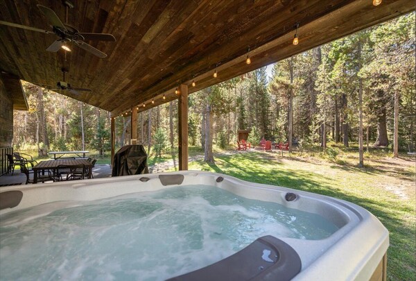Henry's Lake Hideaway,hot Tub,25miles2yellowstone,5 Br/4ba, Private Dock,fireside Stargazing! - Island Park, ID