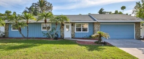 3 Bedroom, 2 Bath, Pet Friendly Home With Private Heated Pool Near Ami! - Anna Maria Island, FL