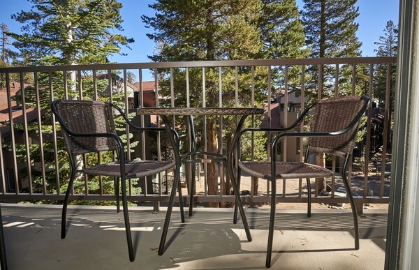 St Anton 84: Direct Access To Canyon Lodge - Mammoth Lakes, CA