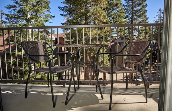St Anton 84: Direct Access To Canyon Lodge - Mammoth Lakes, CA