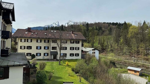Comfortable Furnishings, Large Bedroom & Living Room. Pet Friendly! - Berchtesgaden