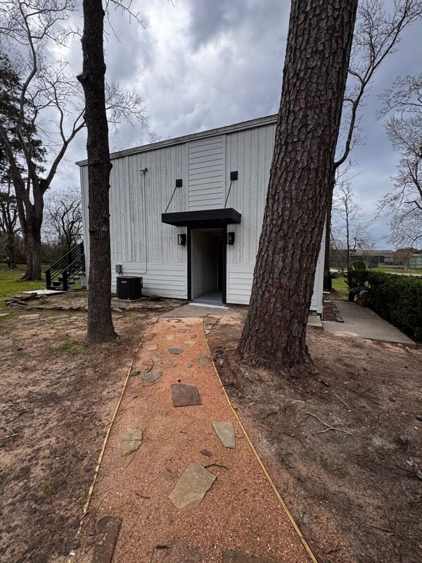 Window To Paris Studio On Lake Conroe - Conroe, TX