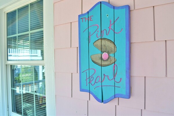 Pink Pearl - Cute Bungalow Just A 5 Minute Walk To The Beach! - Kure Beach, NC