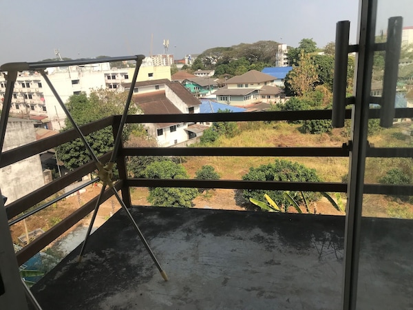 Pleasant Simple Vacation Studio Condo - Ac - Wifi - Close To Chiang Mai Centre - 치앙마이