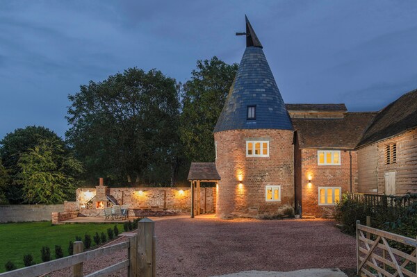Farm Stay In Former Hop Kiln Surrounded By Cider Apple Orchards Near Leominster - Leominster