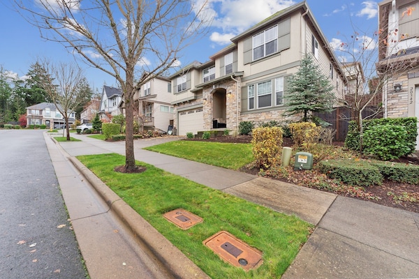 Spacious 5-br Family Home W/ Backyard, Ac, Wifi Kid-friendly Neighborhood! - Wilsonville, OR
