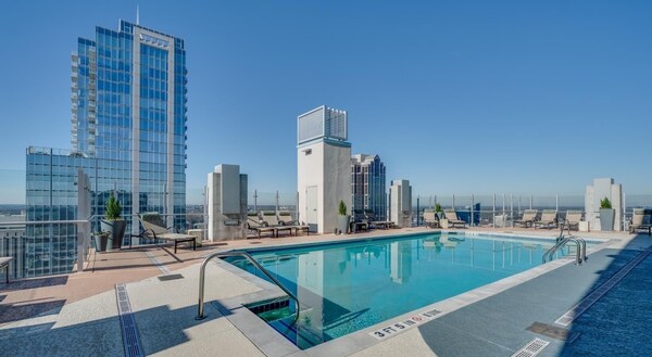 Sky High Apartment In The Heart Of Downtown Raleigh - Raleigh, NC
