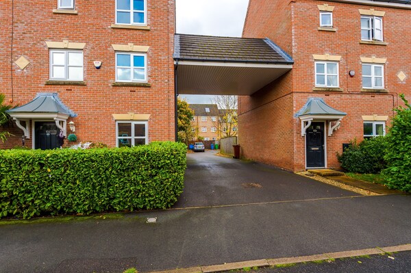 Xl 3 Bed House | Free Parking | Sleeps 8 - Manchester