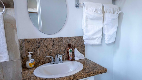 The Hamlet Suites - Charming 1-bedroom Apartment In Rodney Bay With Ac, Wifi - Rodney Bay