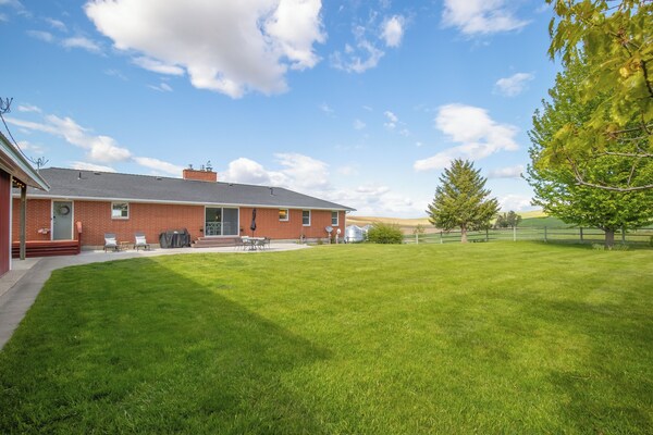 Charming 4 Bedroom, 3 Bathroom Brick Home Located On 3 Rural Acres. - Moscow, ID