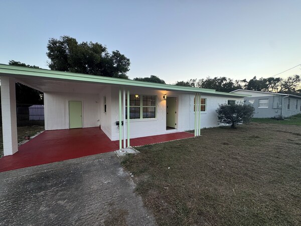 3 Bedroom 2 Bathroom Home - Lake Mary, FL