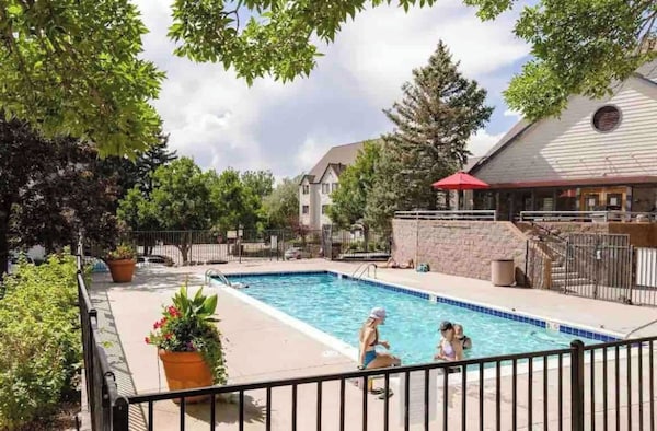 The Petite Stay | Studio Retreat Near Dtc + Pool - Aurora