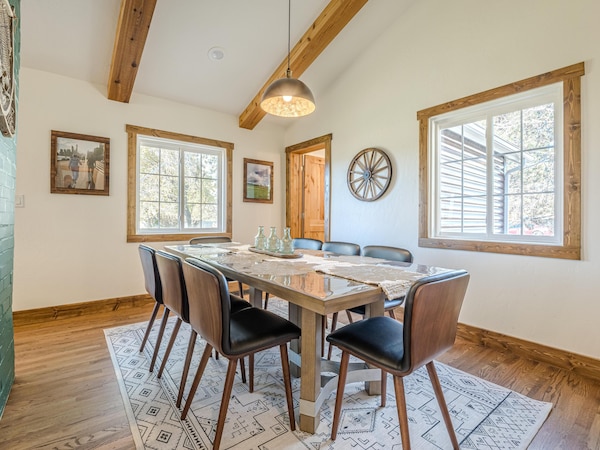 The Cabin: Beautiful Luxury Home W/big Patio - Grand Junction, CO