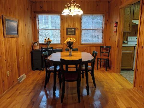 Charming 2-bedroom Cabin In Duffield, Va. Near Devil's Bathtub & Natural Tunnel - Natural Tunnel State Park, Duffield