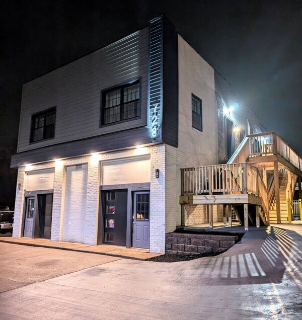 New Modern 2 Br In Excellent Location (201) - Maryville, TN