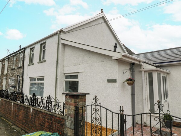 Meillion, Pet Friendly, With A Garden In Hirwaun - South Wales