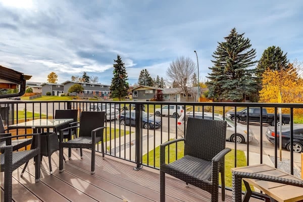 Perfect For Long Stays, Free Parking, Pets Allowed - Calgary