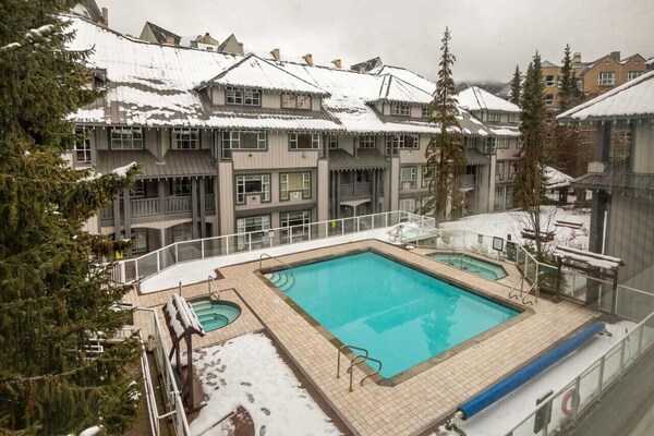 Newly Renovated Ski In/out W Pool + 2 Hot Tubs - Whistler