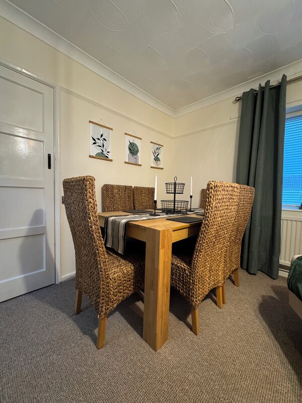3 Bed Apartment Close To Norwich City, Free Parking & Garden - University of East Anglia