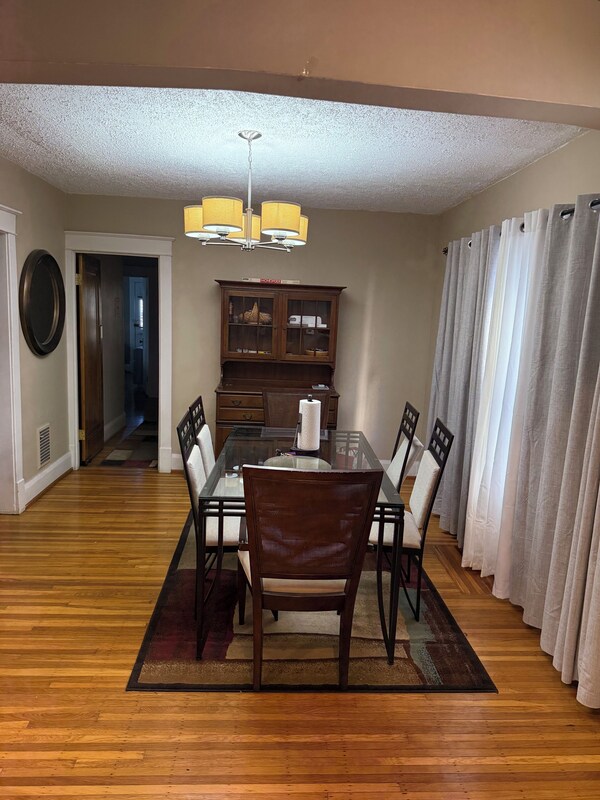 Charming 3-bedroom House In Buffalo With Ac And Wifi - Buffalo, NY
