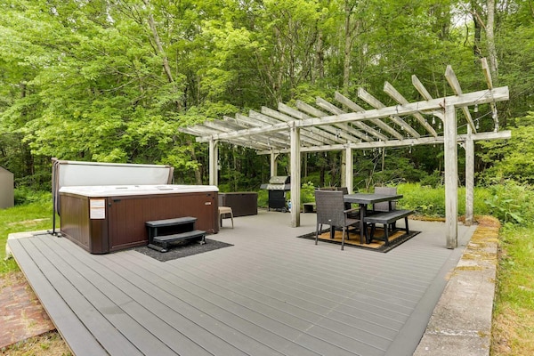 Modern 3-bedroom Cabin With Hot Tub And Private Pond - Monticello