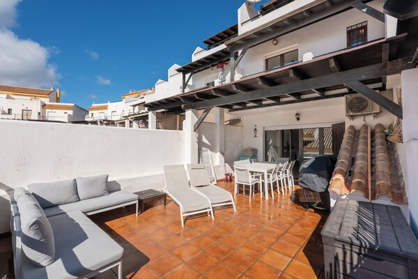 Casa De Vacaciones 'Casa De Vacaciones - Manilva' Con Vistas Al Mar, Wi-fi Y Aire Acondicionado. - Sotogrande