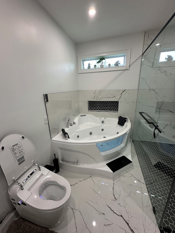 4-bedroom House / 2 Suite. Total 3 Amazing Bathrooms Marietta With Ac, Wifi - Marietta, GA
