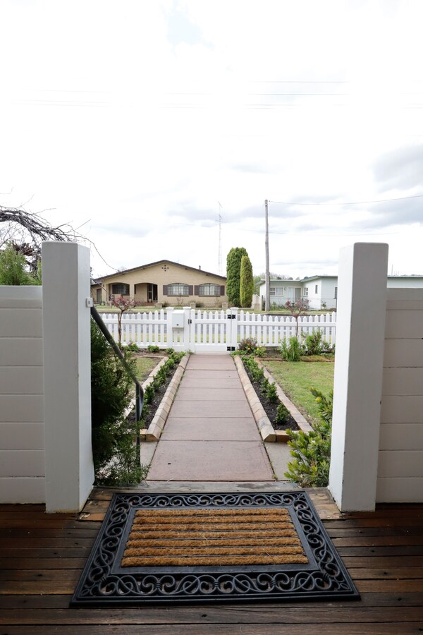 The Manor Cottage Tenterfield - Tenterfield