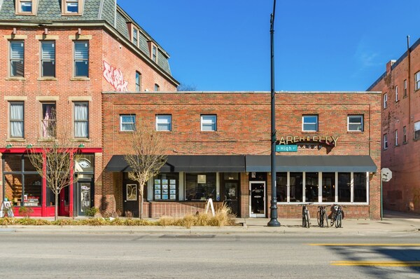 Luxury Short North Top Floor Condo & 2 Beds - Columbus, OH
