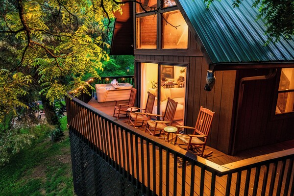 Getaway From It All ~ Heated Pool ~ Sauna ~ Hot Tub ~ Games ~ Secluded A-frame - Douglas Lake, TN
