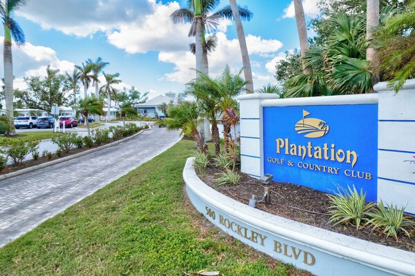 Plantation Golf & Country Club Condo - 2 Bedroom - Newly Renovated-awesome View - Venice, FL