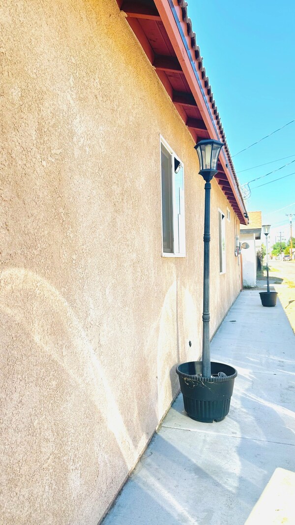 Charming 3-bedroom House For The Holidays In Riverside! - Riverside, CA