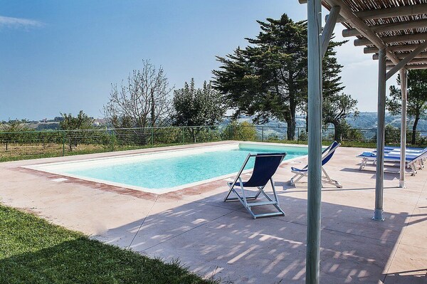 Villa Campoluce: A Welcoming Two-story Villa In A Quiet Position, In The Marche Countryside, At A Short Distance From The Sea, With Free Wi-fi. - Grottammare