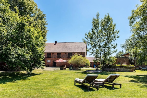 Ferienhaus 'Der Flusshof, Ferienhaus' Mit Gemeinsamer Terrasse, Gemeinsamem Garten Und Wi-fi - Sachsen-Anhalt