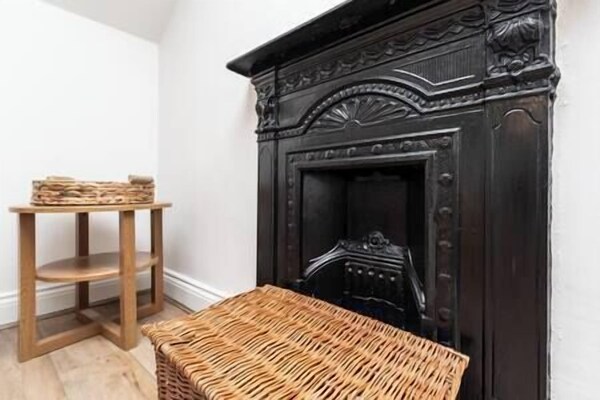 Beautiful 2 Bed Flat In Oakwood - Leeds
