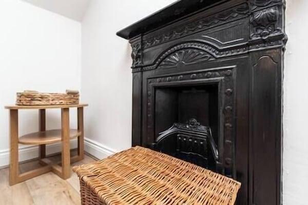 Beautiful 2 Bed Flat In Oakwood - Leeds