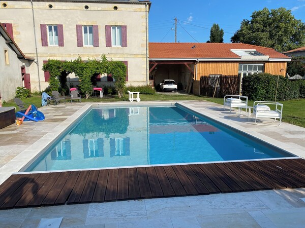 Maison Rénovée , Tout Confort Bassin D'arcachon Pour 9 Personnes , Salle Vidéo - Biganos