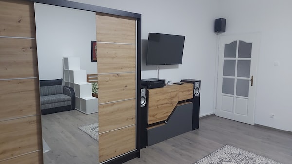 Charming 1-bedroom Apartment With Ac, Wifi In Gorgeous Szeged - Szeged
